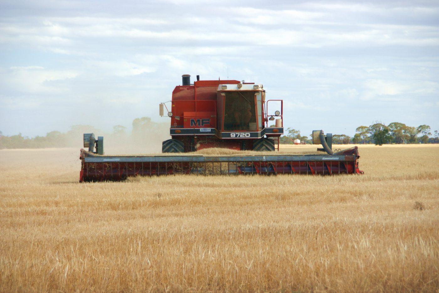 Farmers' fire warning ahead of dry harvesting conditions