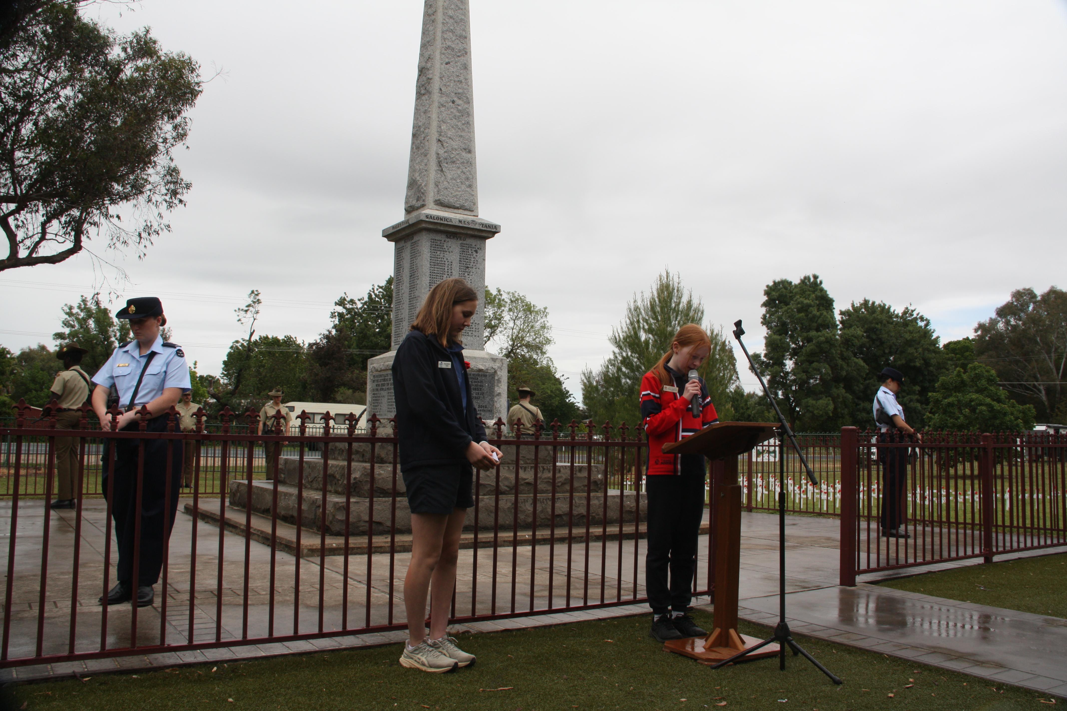 Oxley community honours the fallen and those who have served
